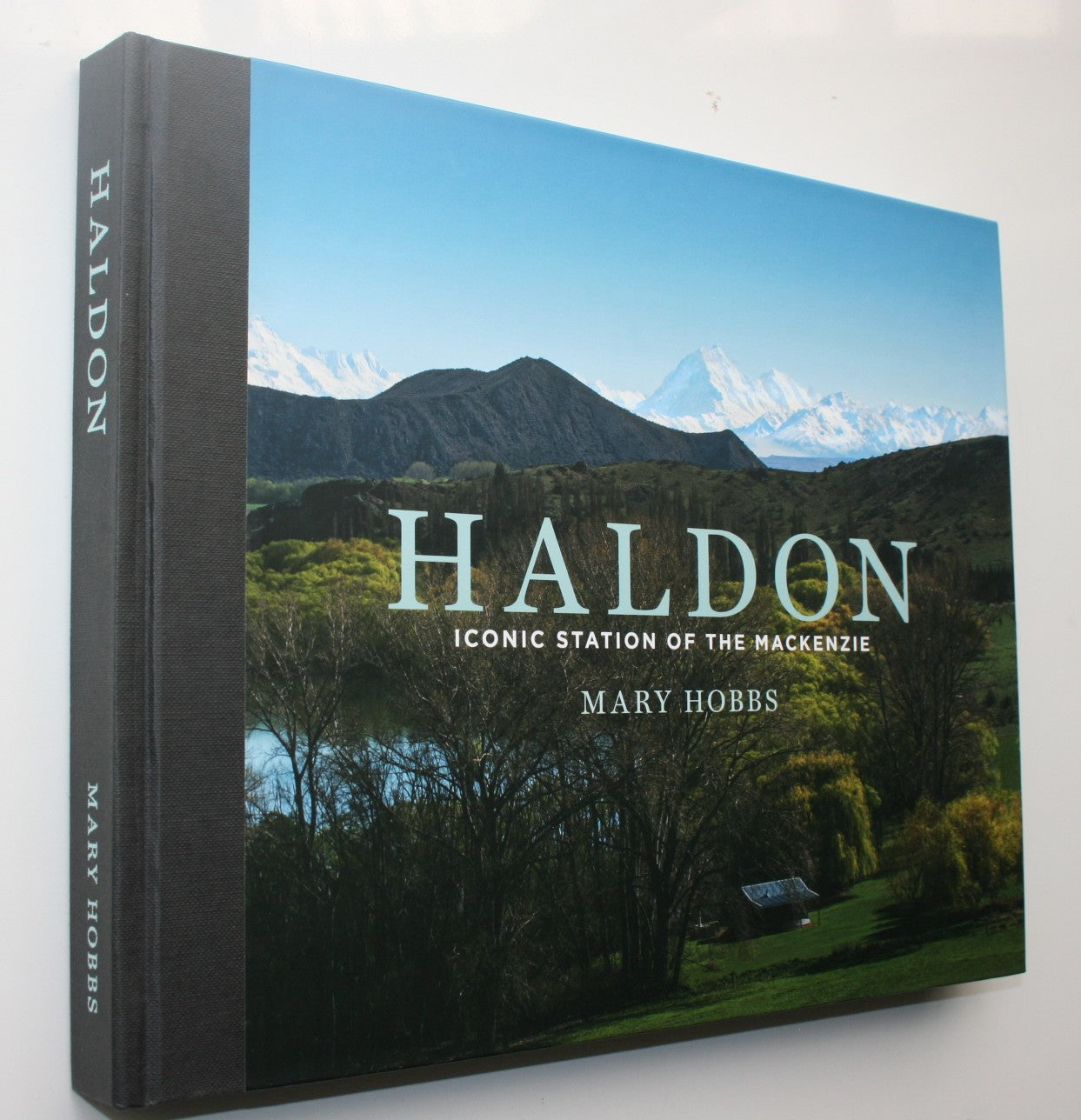 Haldon Iconic Station Of The Mackenzie. By Mary Hobbs – Phoenix Books NZ