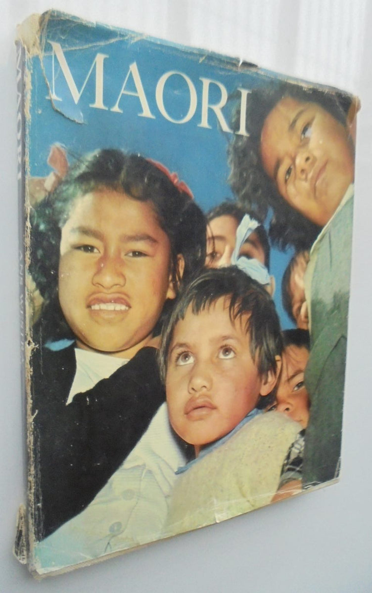 MAORI. Text by James Ritchie, photos by Ans Westra. – Phoenix Books NZ